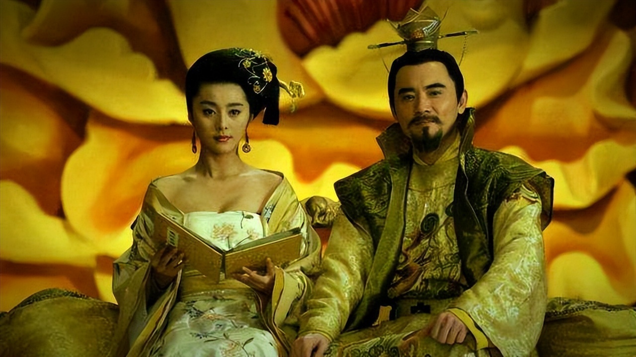 How did Li Longji and Yang Yuhuan's husband and young wife play the "Merry Array" invented for ...