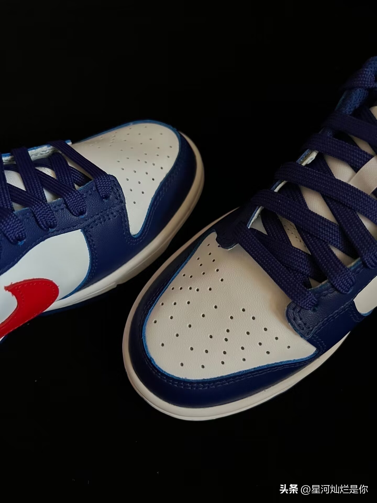 Nike Dunk Low This pair of white, blue and red colors is too refreshing ...