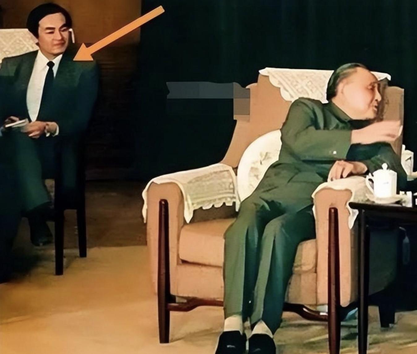 In 1988, a rare group photo of Wang Yi and Deng Xiaoping, Deng Xiaoping dressed very carefully ...