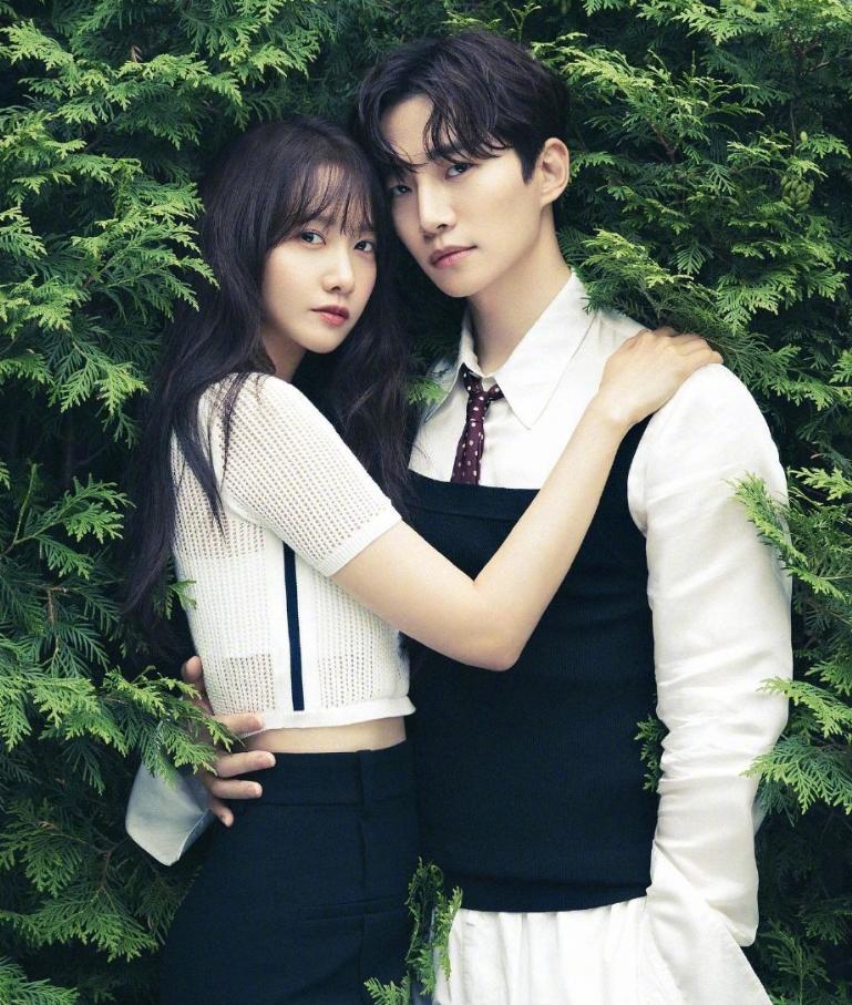 Lin Yuner and Li Junhao filmed a blockbuster together for the new drama, wearing couple outfits ...