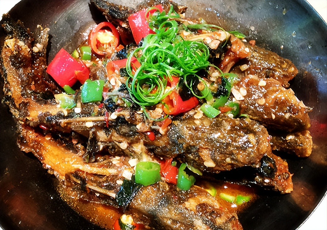 Spicy dry pot yellow bone fish: the magic of cooking, the feast of ...