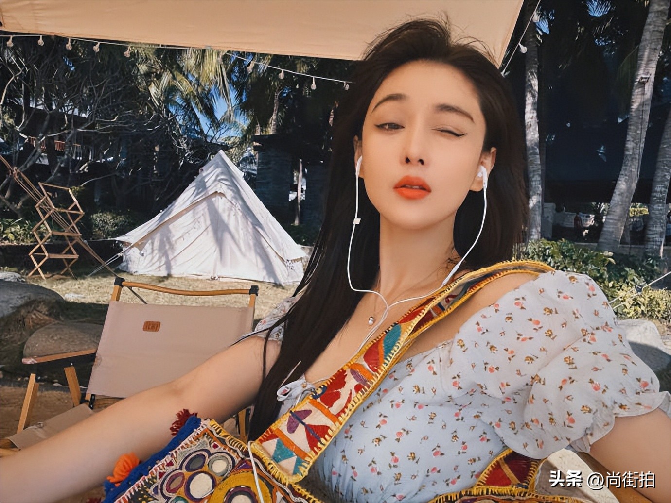 Zhang Xinyu's beach photo shoot shows her career line with long legs ...