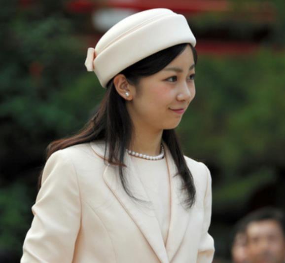 Japan's “most beautiful princess” visits abroad alone, attracting ...