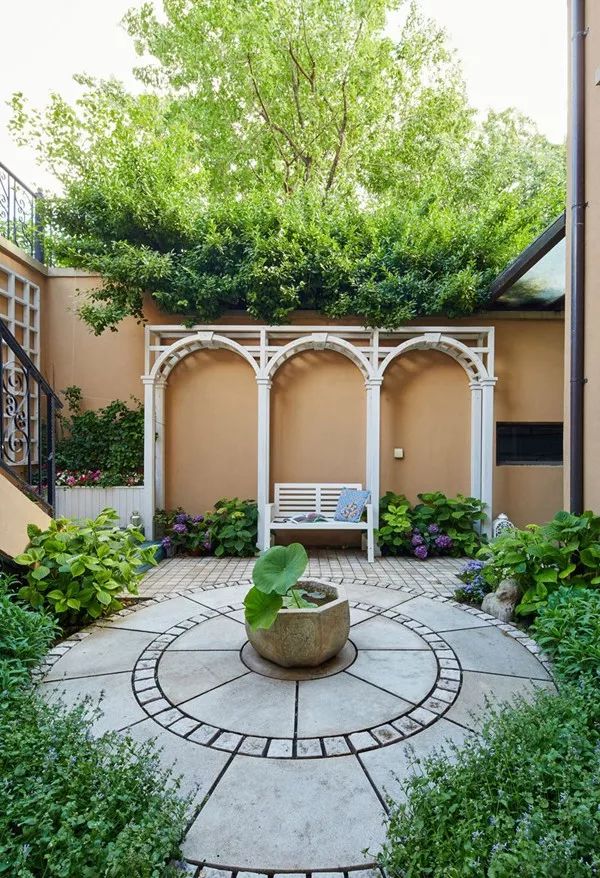 The "sunken" courtyard is more practical than the traditional courtyard ...