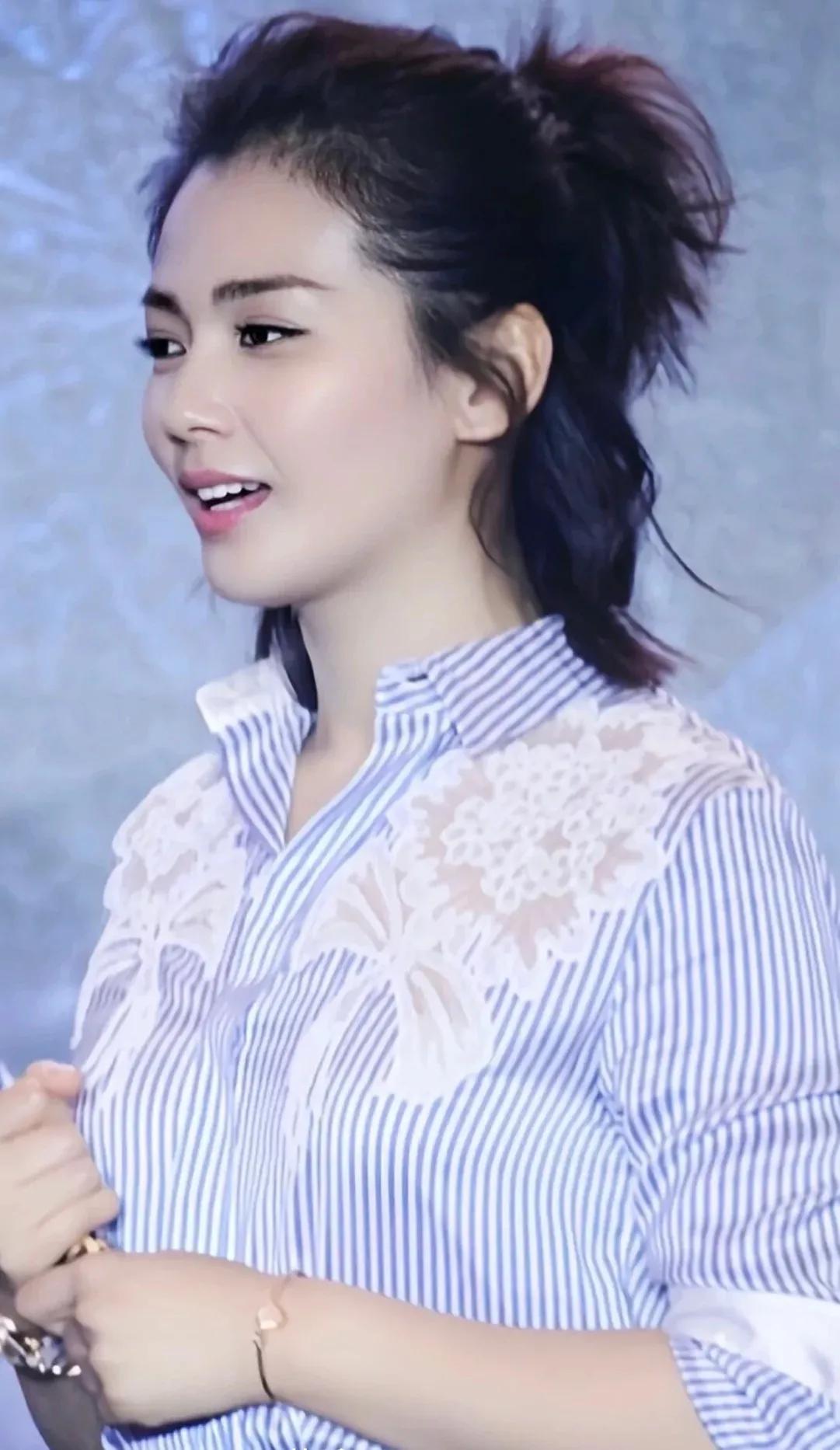 Li Sisi, Zhou Tao, Dong Qing, Li Hong, Zhu Xun, Fang Qiong, Liu Yan and other hosts, who is the ...