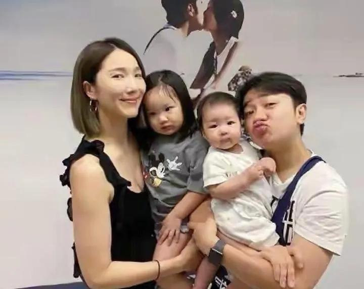 Wang Zulan and Li Yanan's family of four is happy and enviable - iNEWS