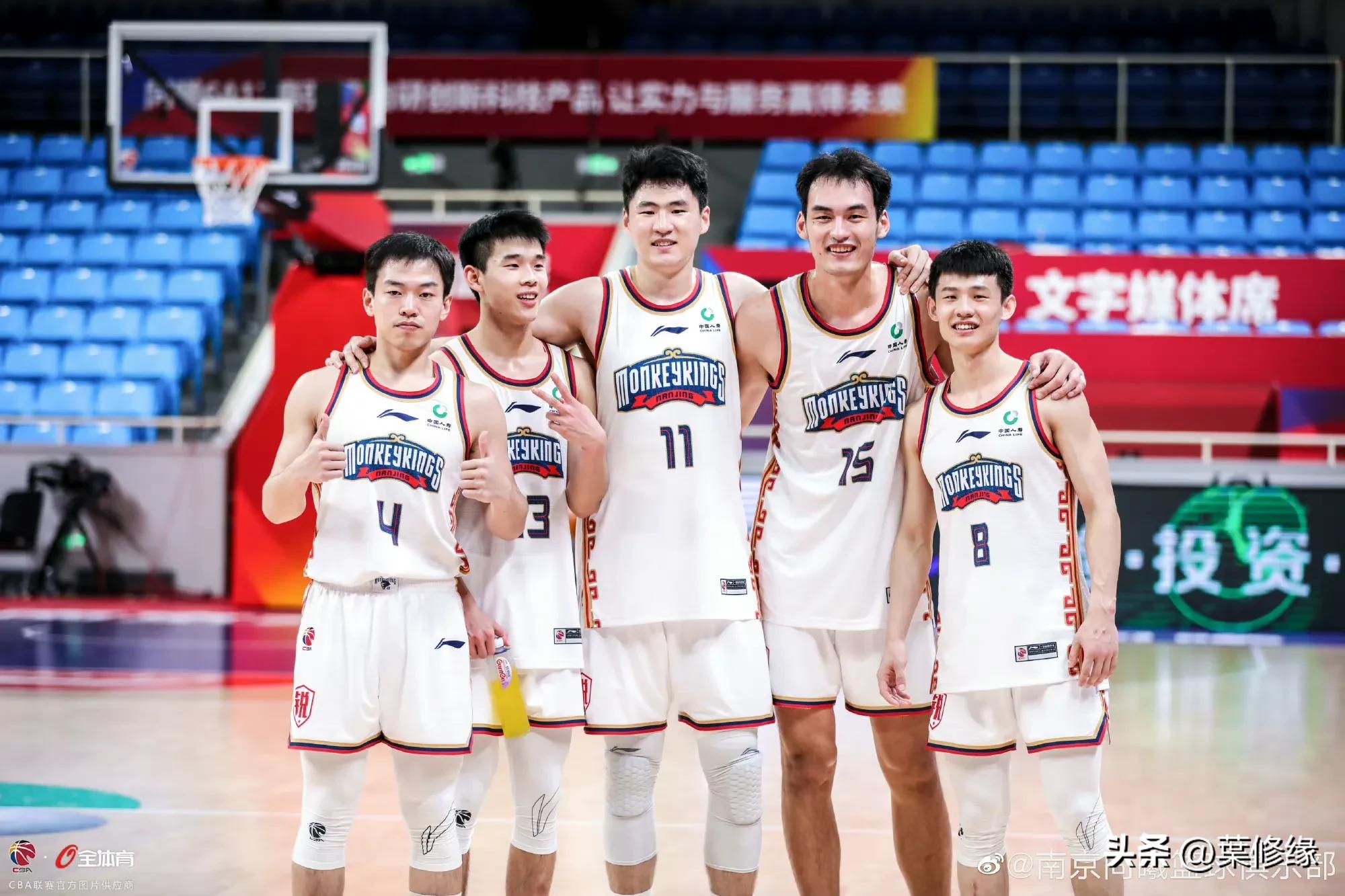 Wang Lanxi, Liu Dong, Zhao Boqing, Wu Tingjia, and Lin Wei took a group ...