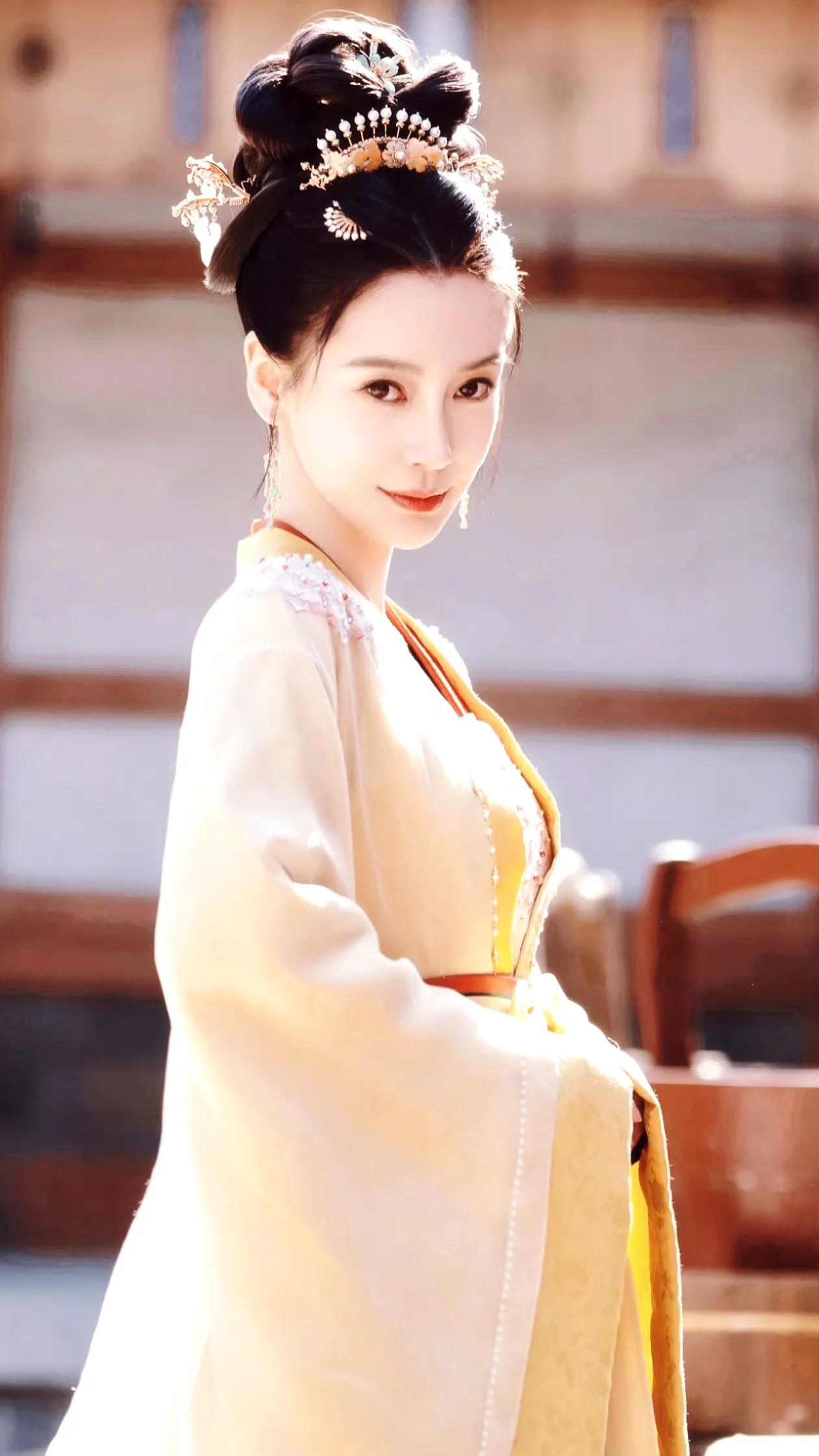 Angelababy's "Lovesickness Order" is gentle and virtuous, she rolls her ...