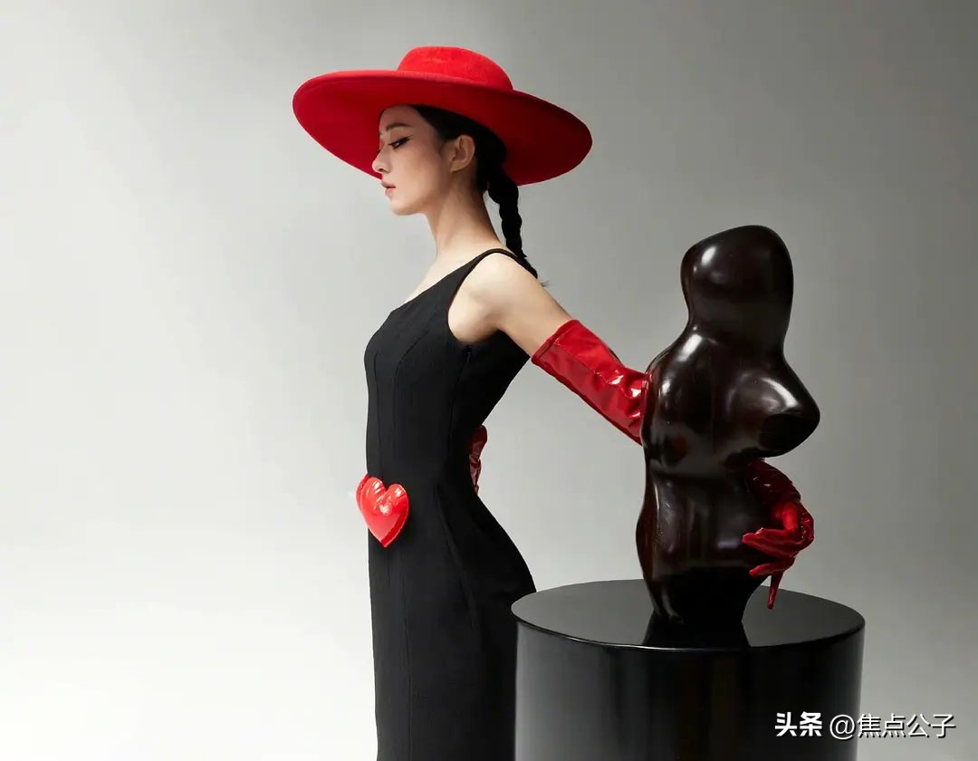 Beautiful Miss Zhao!Zhao Liying appeared in the January issue of ELLE ...