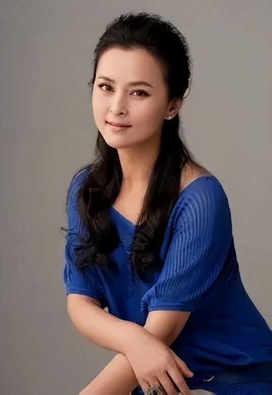 Famous actor He Yin: After divorcing Huang Zhizhong, the frost-stained ...