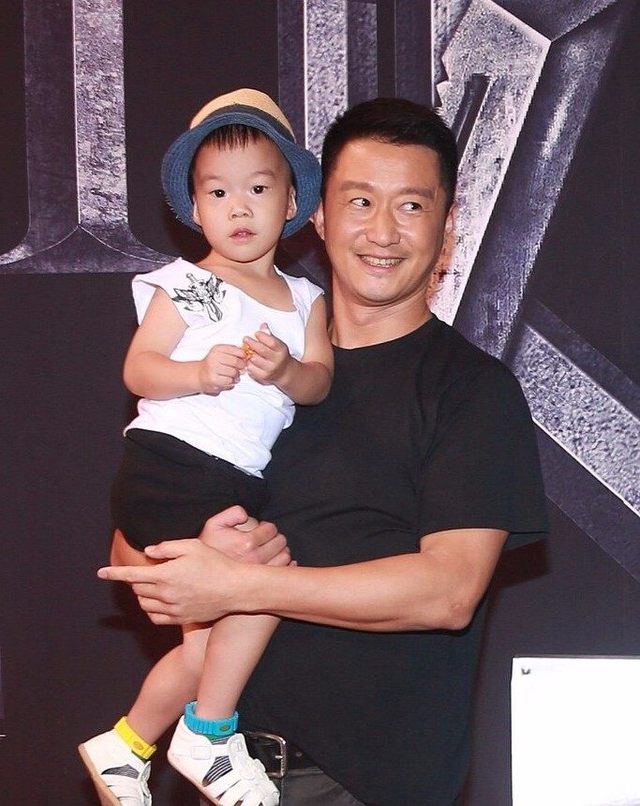Handsomeness is really contagious!Wu Jing took his son to attend the ...