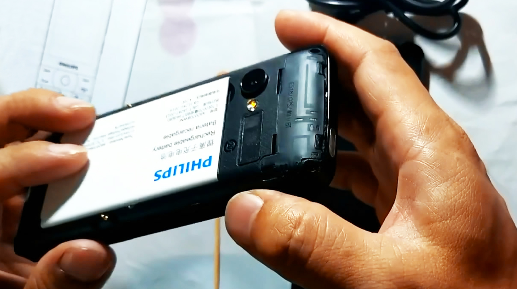 The memory and screen are too outdated, experience the Philips E518 old phone, this feature is ...