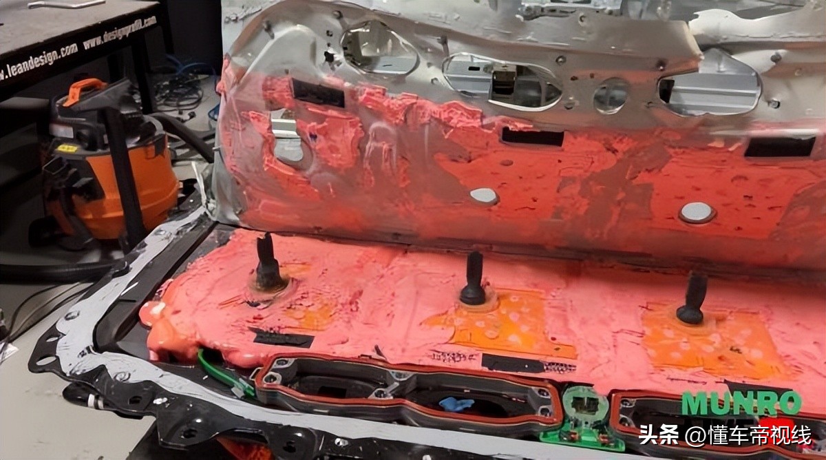 Tesla 4680 battery was disassembled, and the American professional team ...