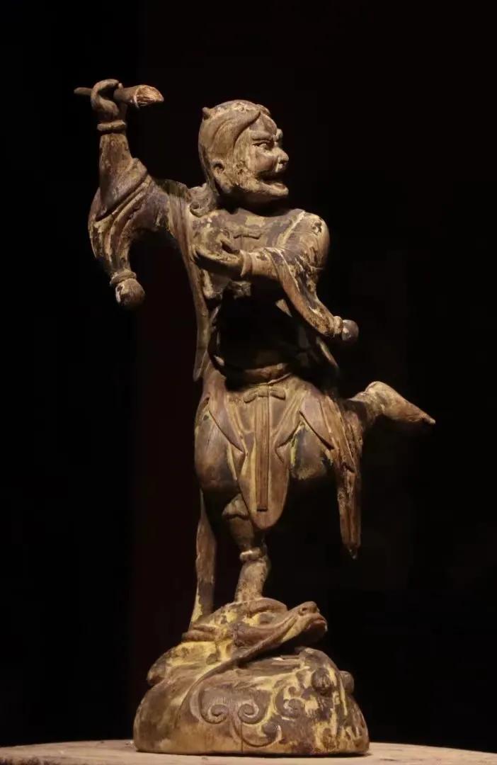 Wood carving ~ "Kui Xing Dou" statue - iNEWS