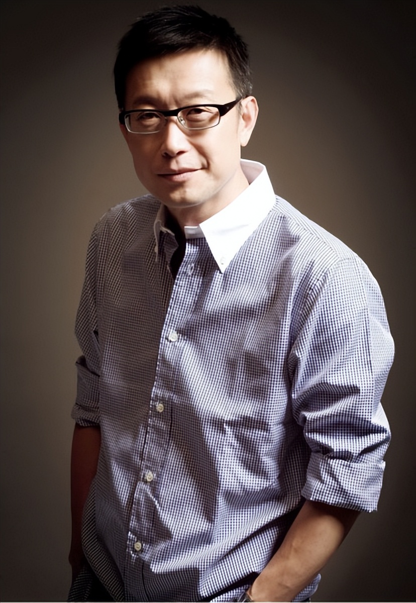 Famous Director Series: From Cameraman to Director - Liu Weiqiang - iNEWS