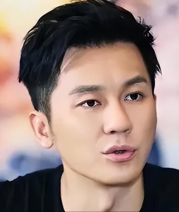 Feng Xiaogang angrily scolded Li Chen to "get out of the entertainment industry." Li Chen's ...