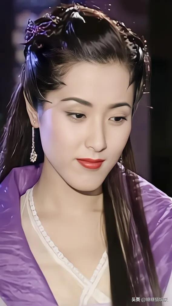 Zeng Li: Beautiful as a fairy, outstanding temperament - iNEWS