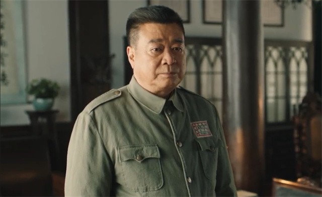 In 1986, when Chi Haotian passed by the Yishui River, a fishing old man stroked his beard and ...