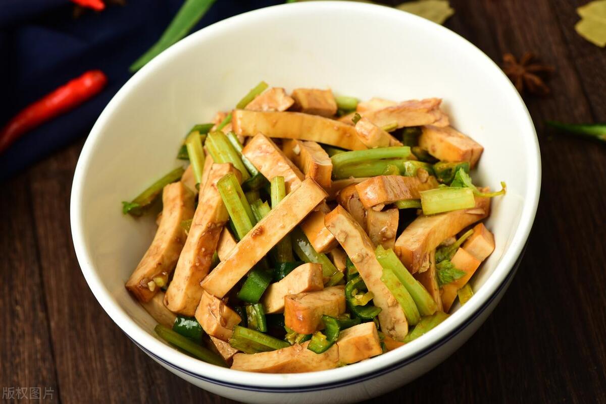 Simple and easy-to-make sautéed celery, so that you can easily handle ...