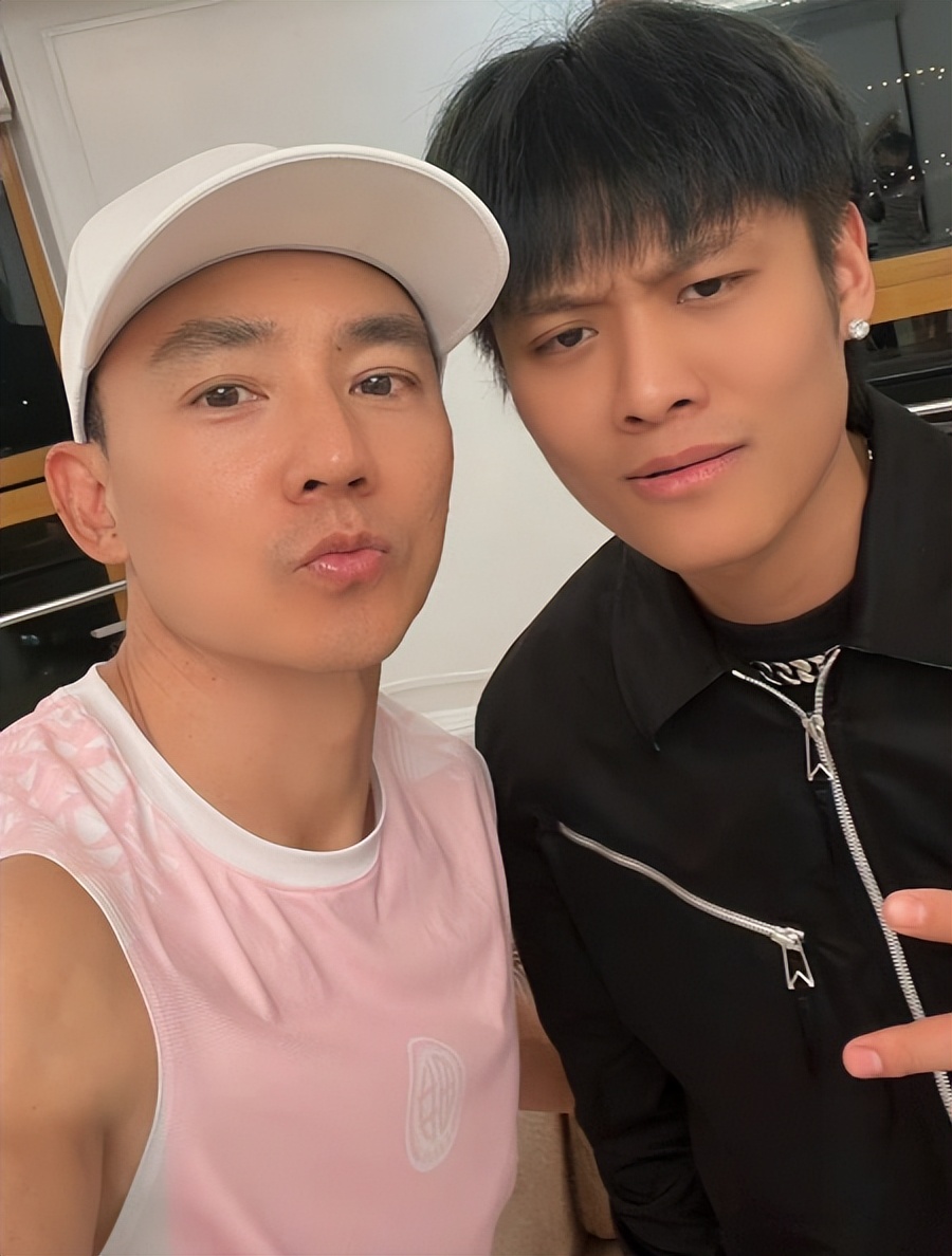 romantic!Liu Genghong posted an article to commemorate the 16th ...