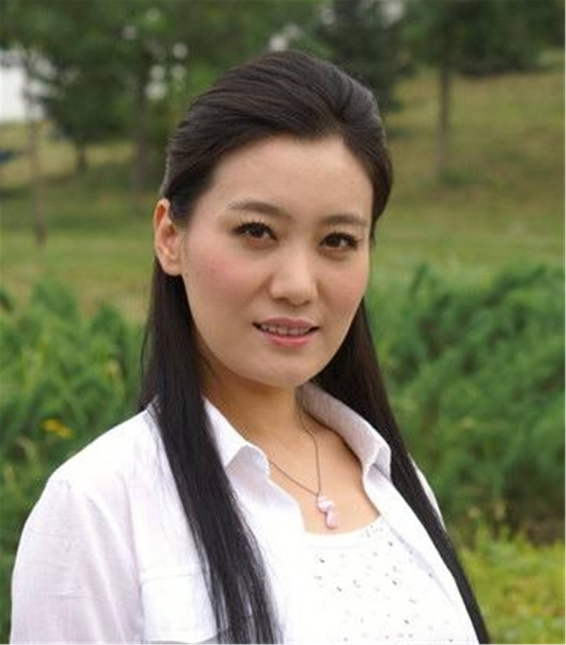 Military singer Tan Jing: Married to her 8-year-old scientist husband ...