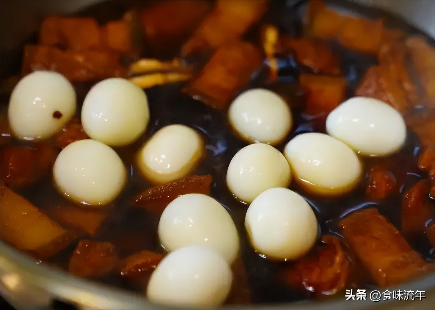 The fat but not greasy quail eggs braised in braised pork is delicious ...
