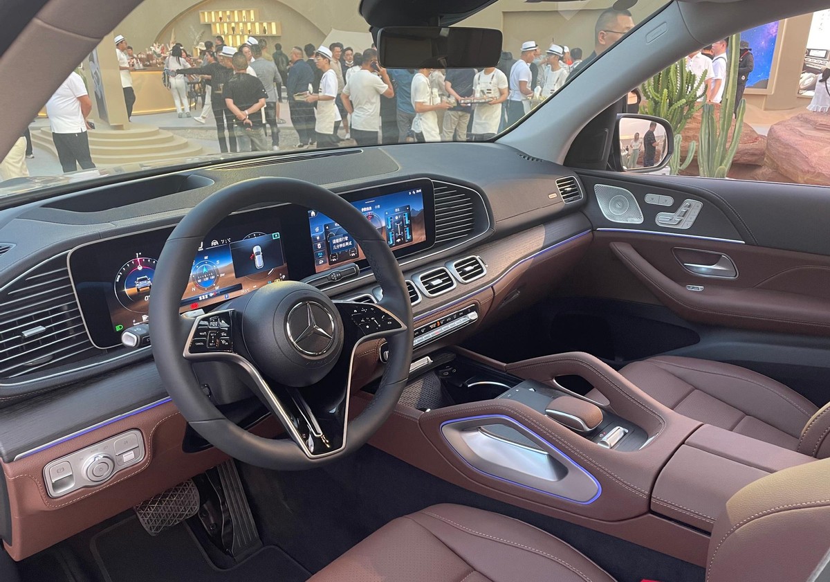 With a budget of 70w, buy the old aristocratic GLE as standard, or the up-and-coming ES8 as the ...