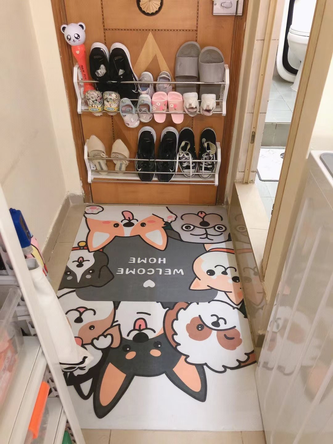 A family of 3 in Hong Kong lives in a 10-square-meter subdivided room ...