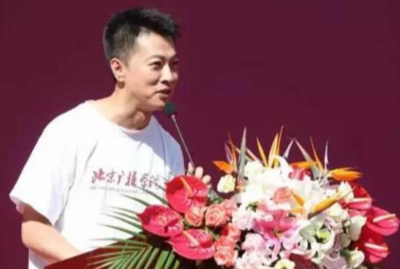 CCTV anchor Gu Guoning: After his father died of illness, he divorced ...