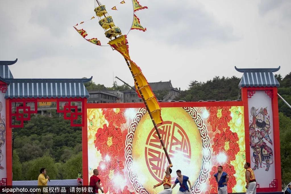 Old Beijinger, too good at playing! - iNEWS