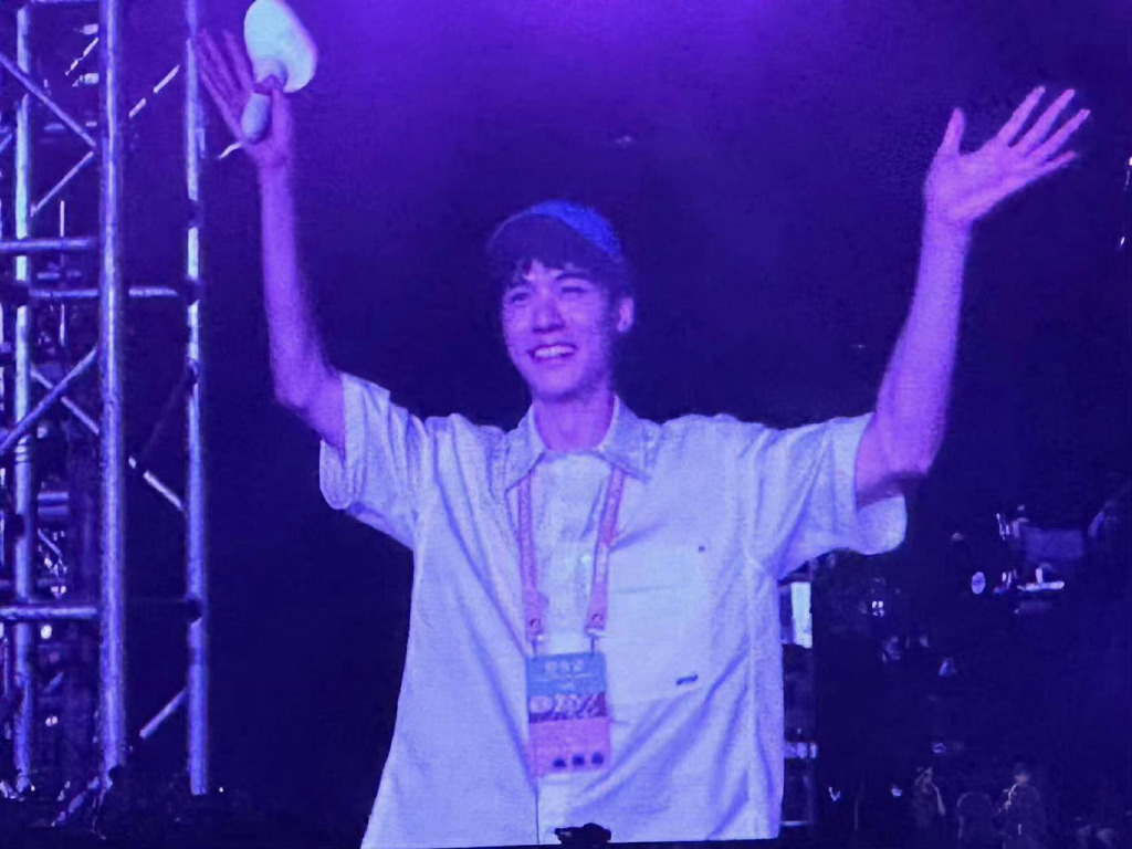 Gong Jun and Jay Chou sang together at the concert, fans laughed and ...