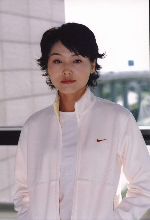 Zhang Yan: Married to a Hong Kong husband who is 5 years older, and ...