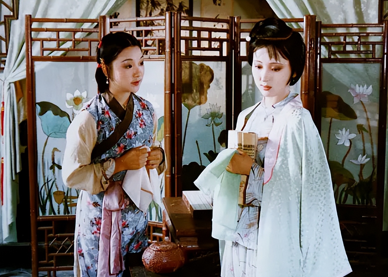 Jia Zhen said that Ningguo Mansion is "respectable on the outside but ...