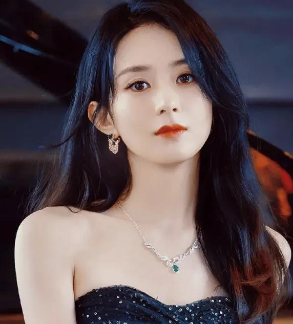 Eat Melon Zhao Liying Xiao Zhan Liu Yifei Hu Ge Zhu Yilong Yi Yang Qianxi - iMedia