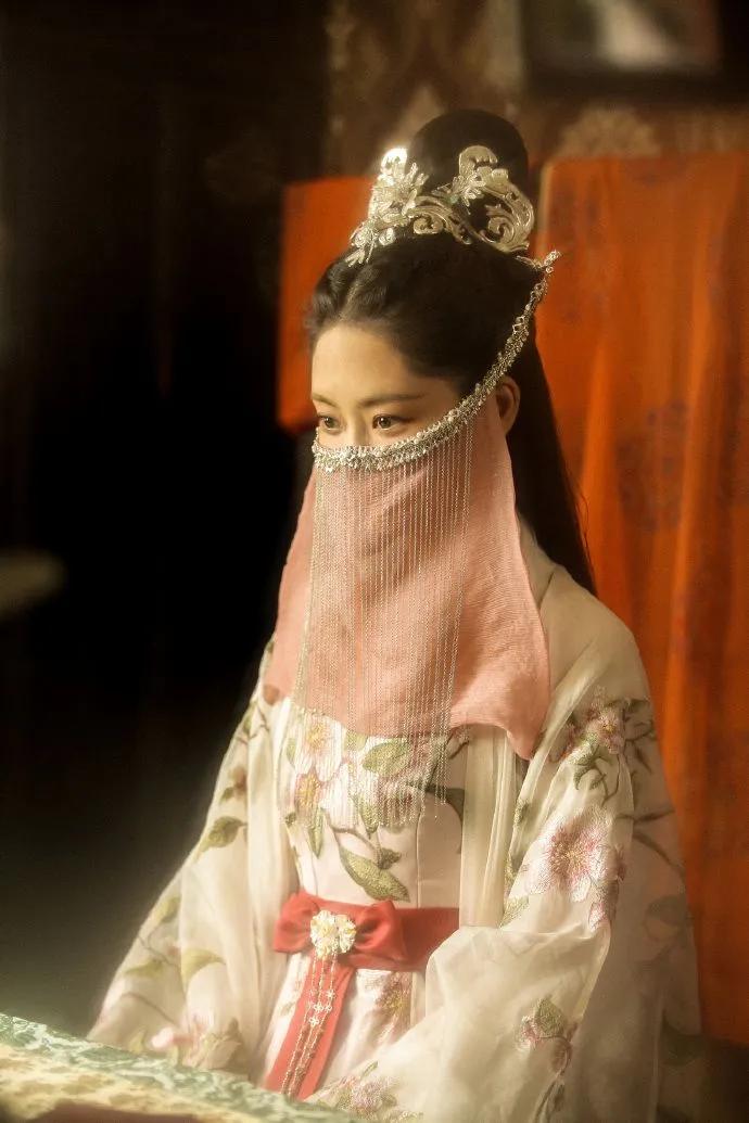 What's so good about Yuan Jinxia?Lu Yi changed from a look of disgust ...