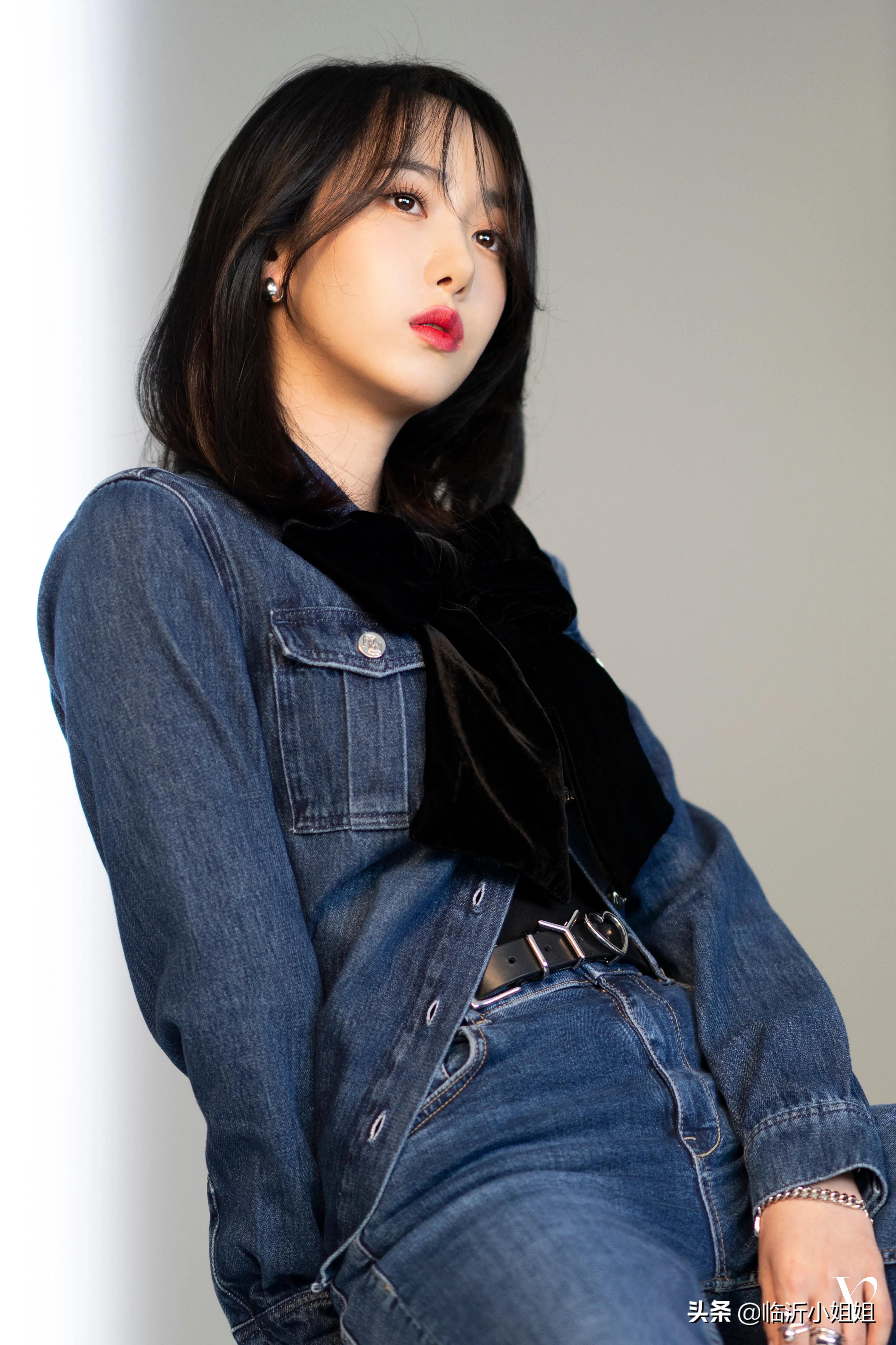 Huang Enfei, a refreshing and beautiful young girl, with a tender and ...