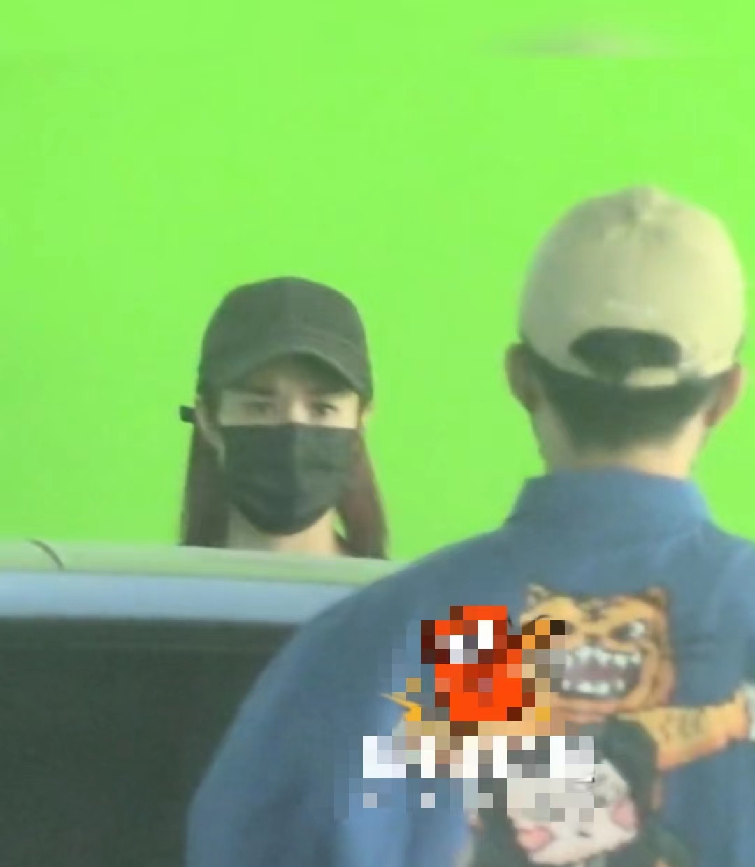 Zhang Jiuling of Deyun Club reveals love!Shopping with tall beauties shows intimacy, and the ...