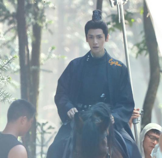 Luo Yunxi's "Yan Xin Ji" black clothes Reuters is amazing! Chen Yao's ...