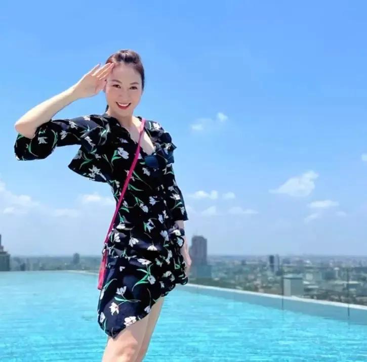 "800 million daughter" Zhuang Simin traveled alone after divorce ...