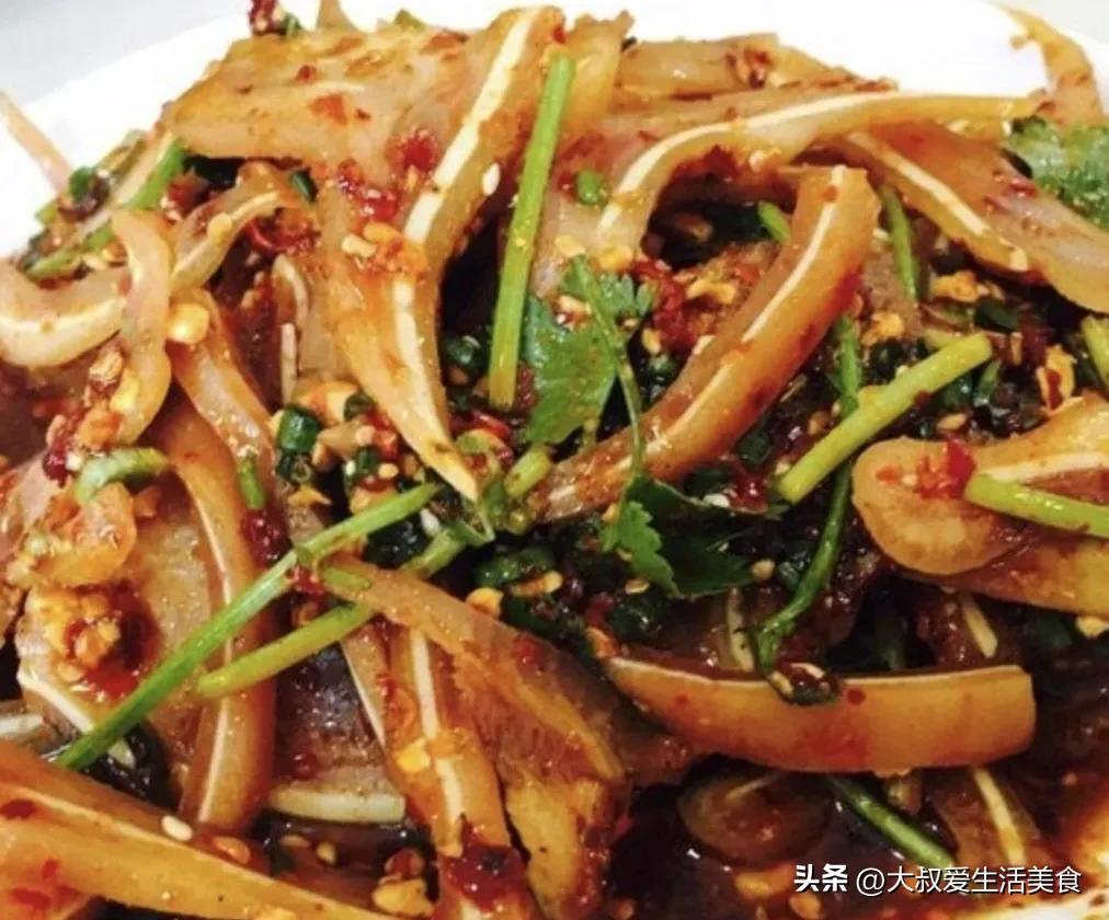 Eat cold pig ears when the weather is hot. It's simple and easy to ...