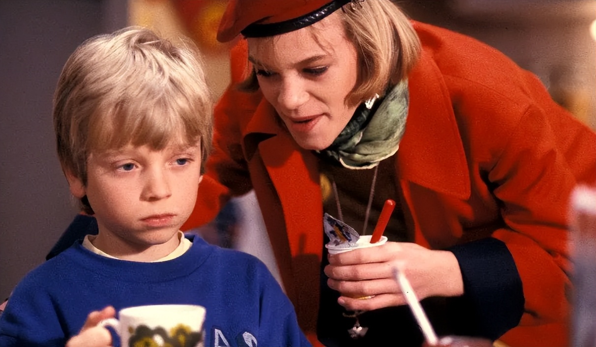 In "The Kramm Family", what method did the director use to reflect the ...