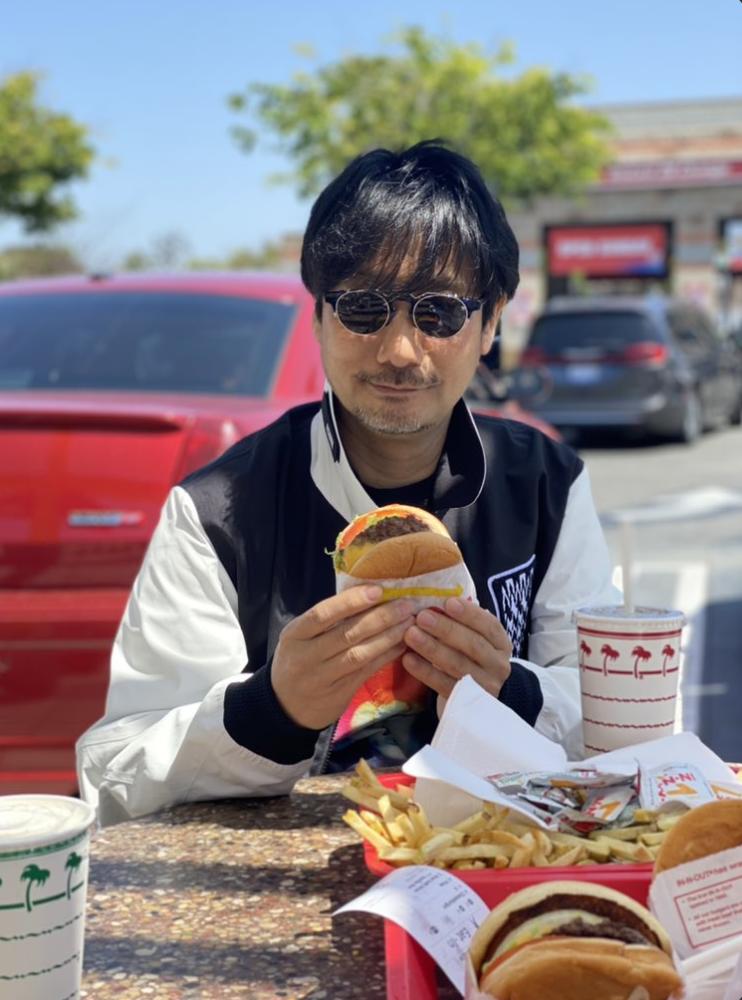 Kojima took a photo with black brother Jordan Peele, Mr. Mikami and ...