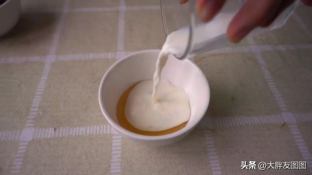 Soft and moist honey bean cake, too soft to be overwhelmed, the method ...