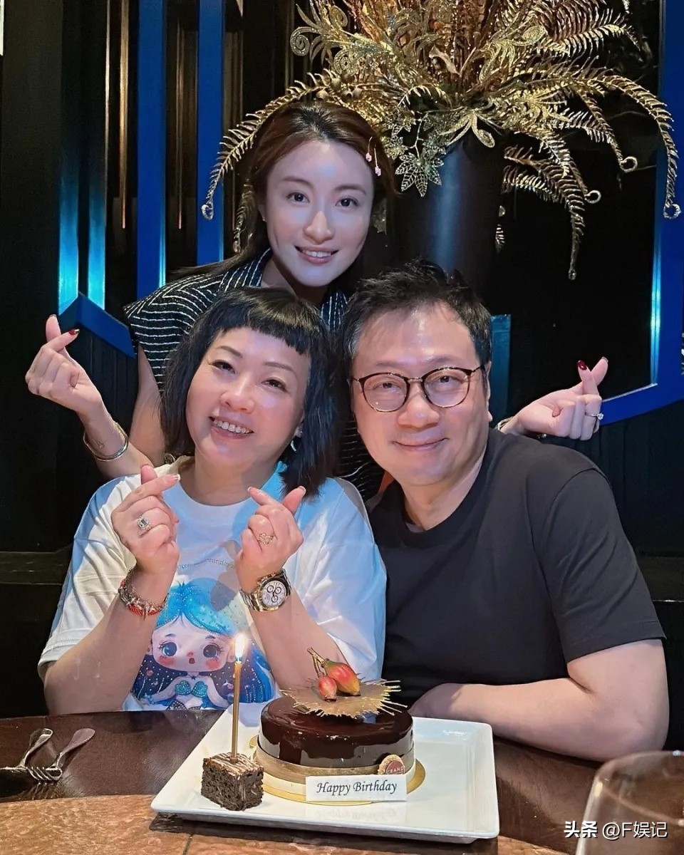 Cheng Jiaying, Chen Kailin and Li Yaoxiang's family gathered at home ...