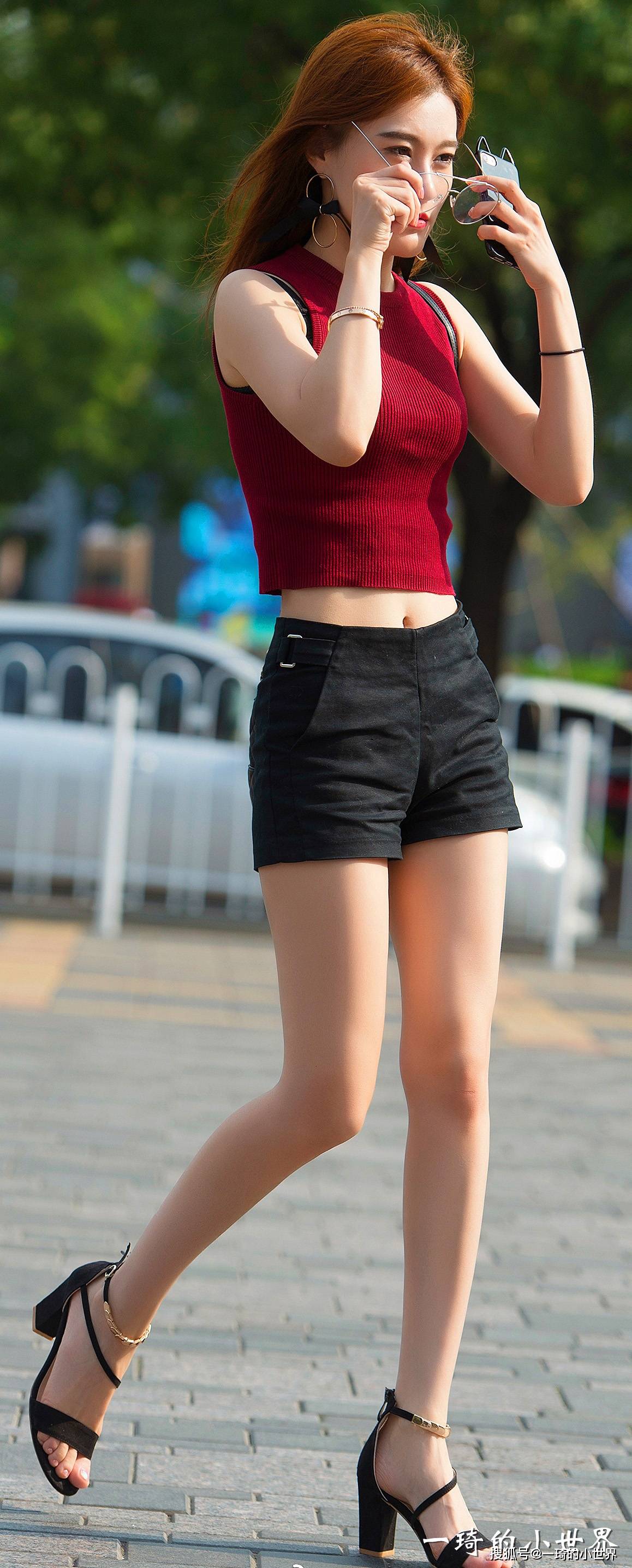 The black shorts with big beautiful legs, showing white and thin legs ...