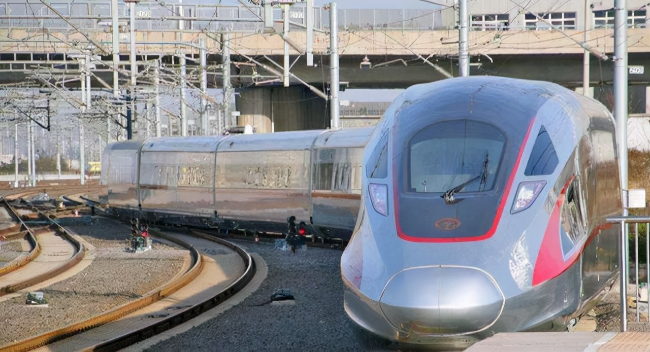 What is the slowest and fastest moving thing in the world? - iNEWS