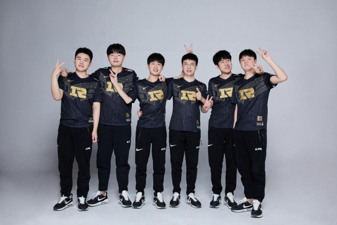 If LPL wins S12, raise millions of live broadcasts and wear JK to the audience three times - iNEWS