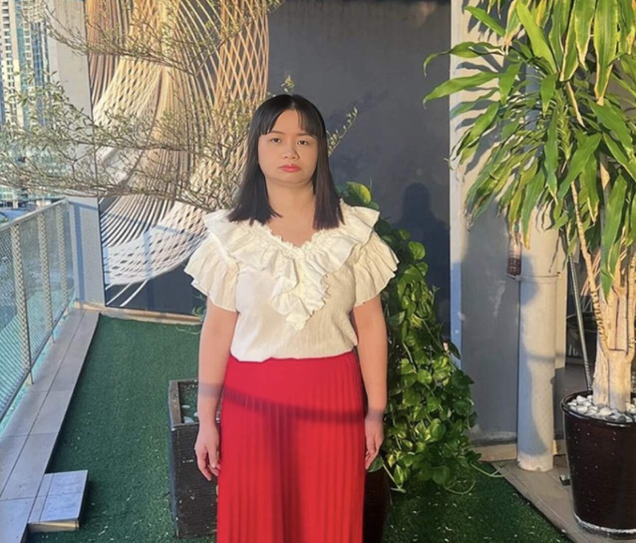 A well-known actress in Hong Kong has transformed into a singer and ...