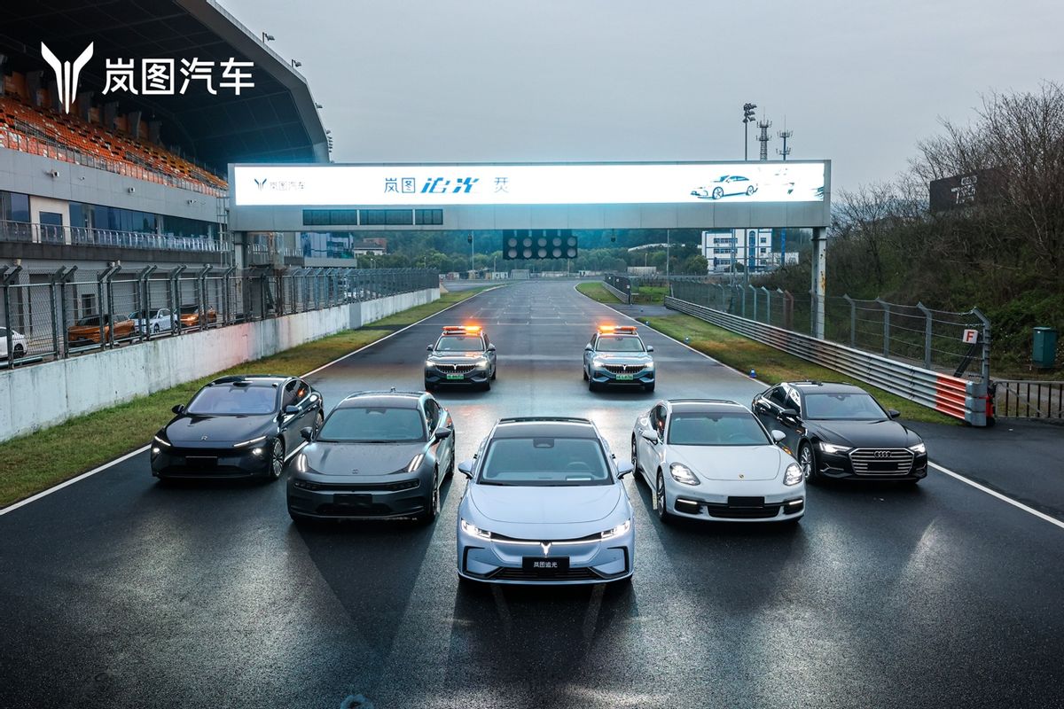 One against four? Lantu's hard-core strength of chasing light shows ...