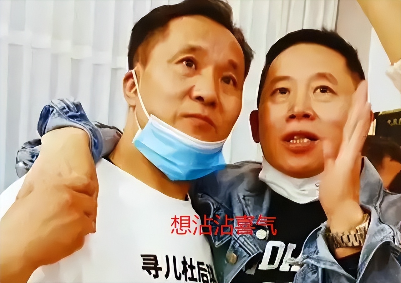 The RV is used as a wedding car. Du Xiaohua is invited to be the ...